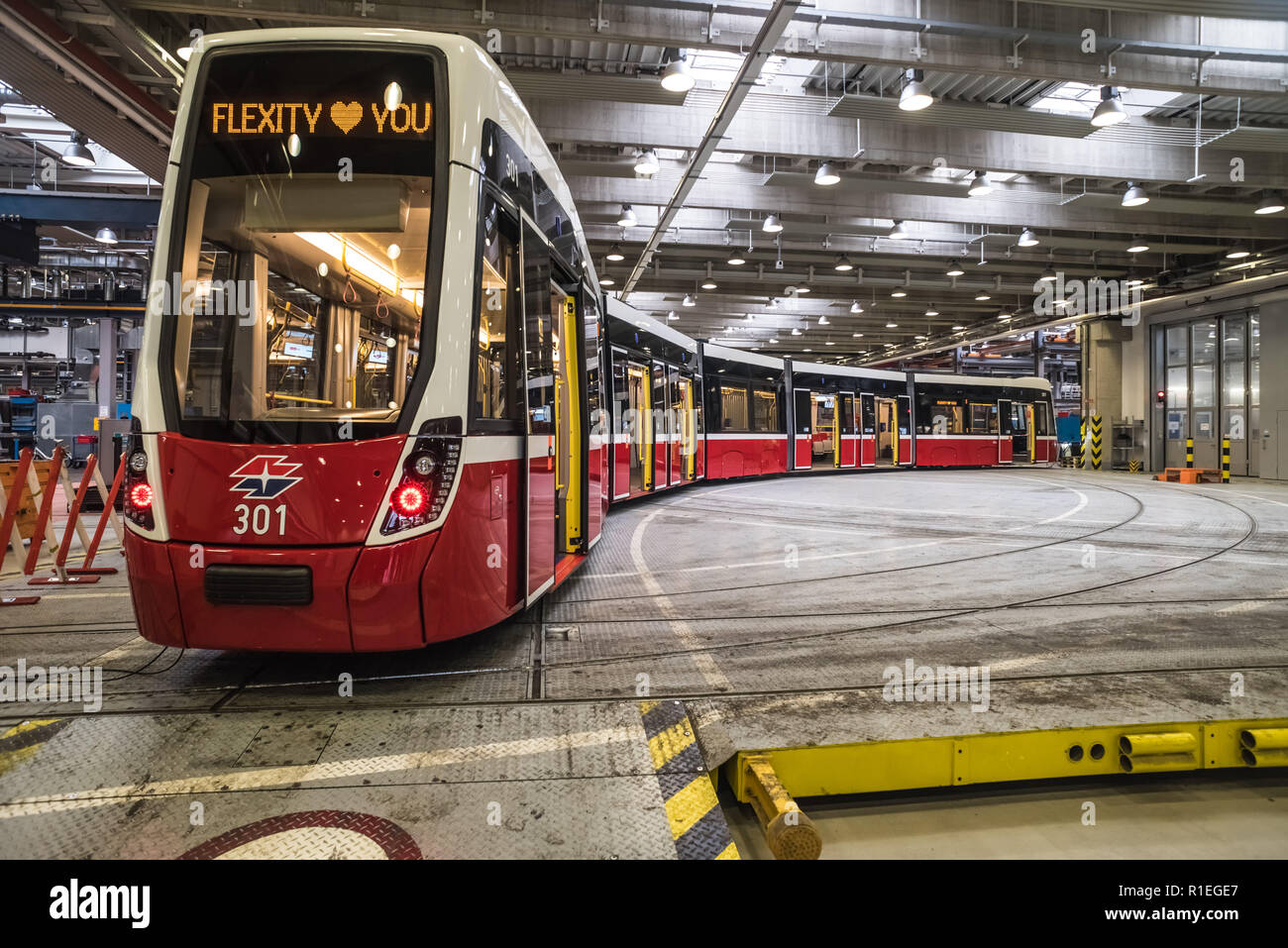 Wien, Präsentation der neuen Straßenbahn Bombardier Flexity - Vienna ...
