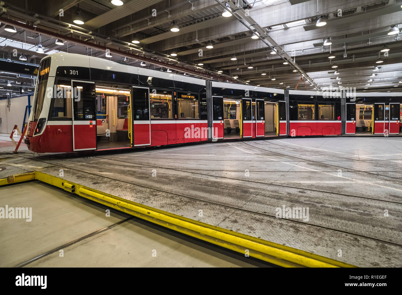 Wien, Präsentation der neuen Straßenbahn Bombardier Flexity - Vienna ...