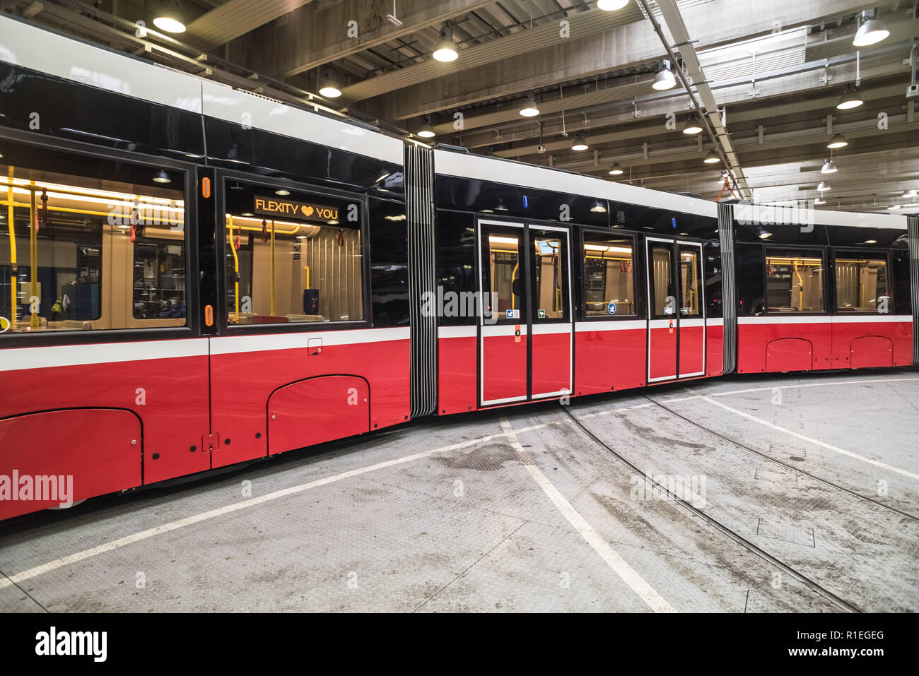 Wien, Präsentation der neuen Straßenbahn Bombardier Flexity - Vienna ...