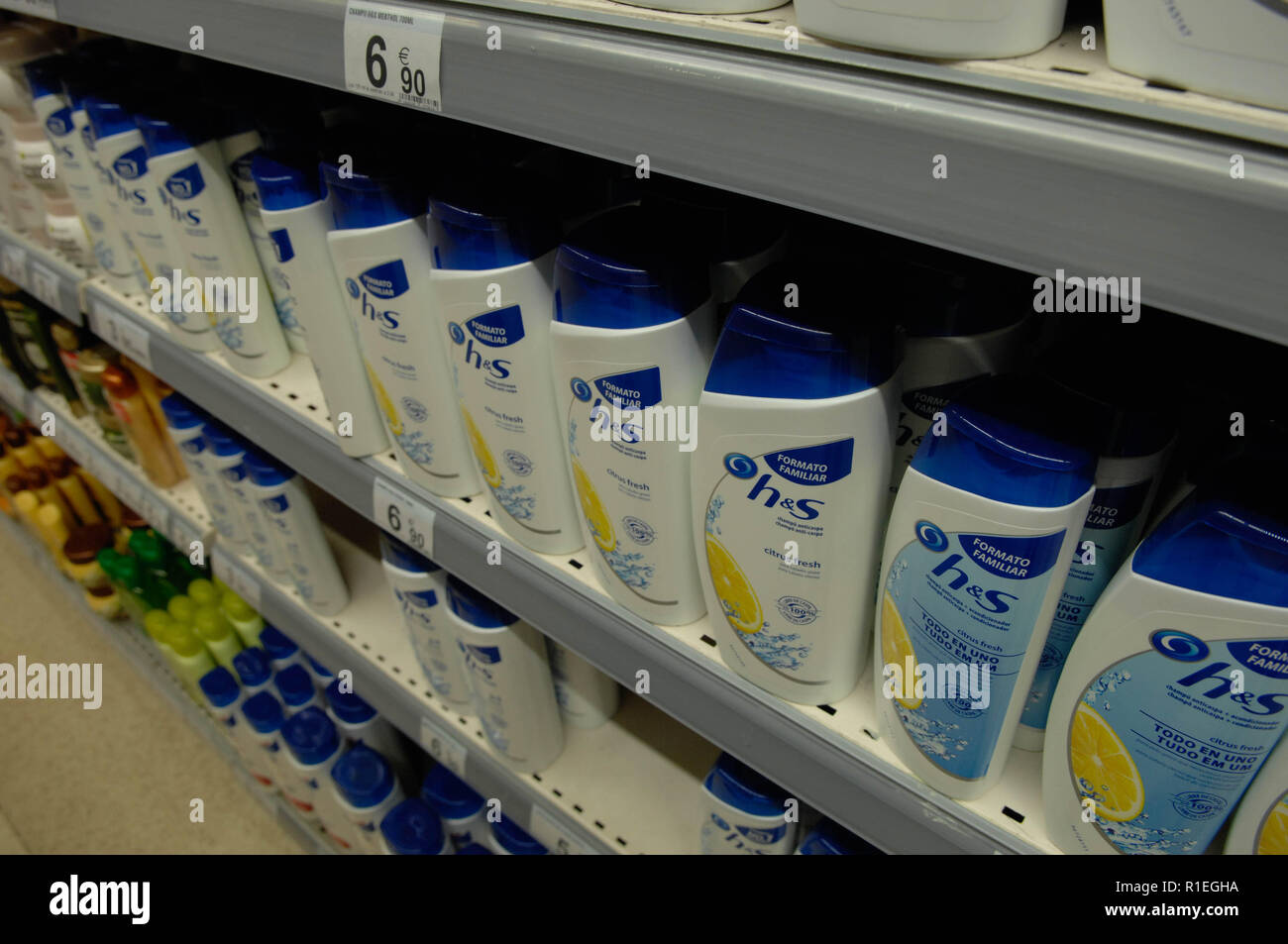 Procter and gamble shampoo hi-res stock photography and images - Alamy