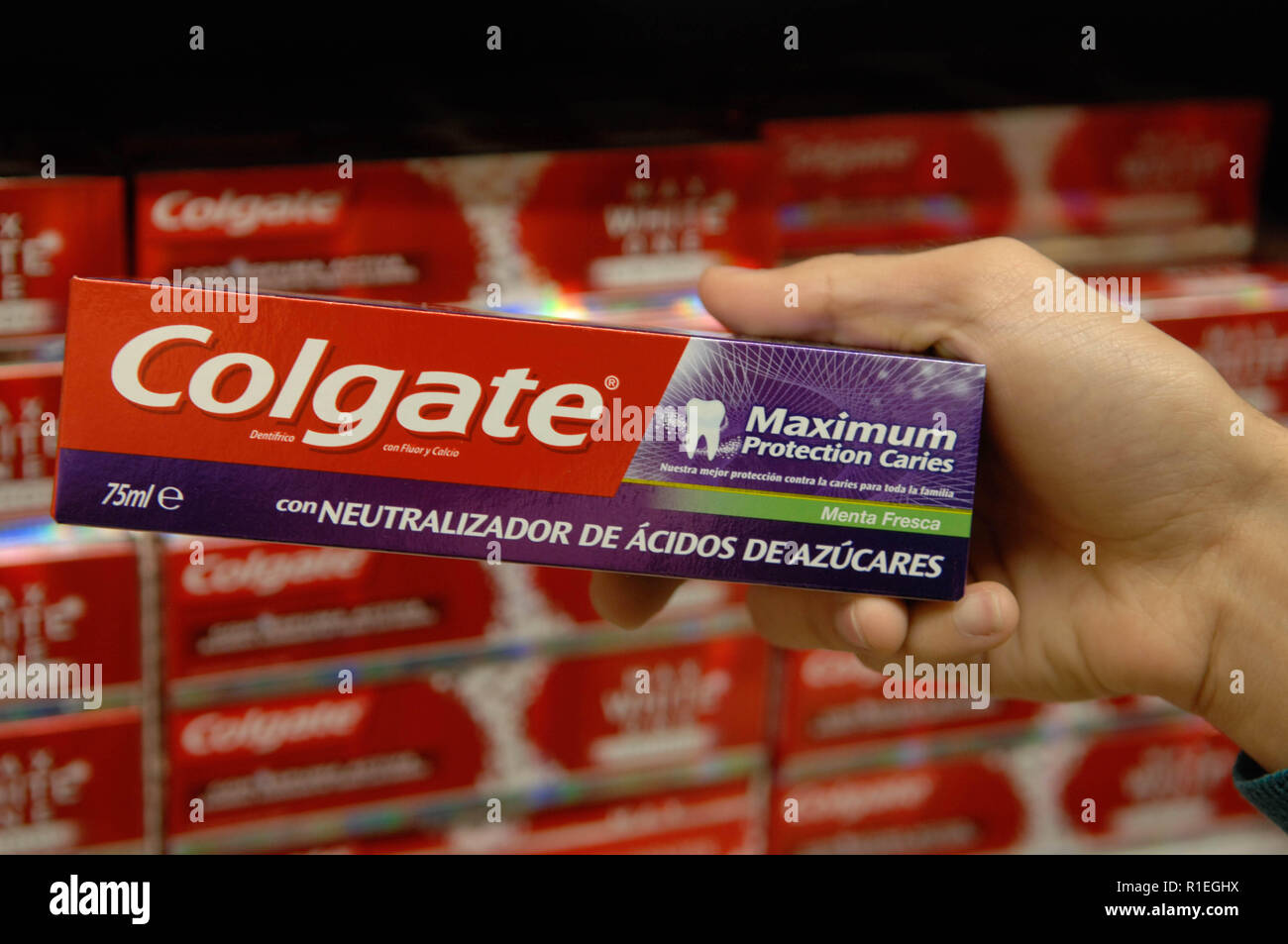 Colgate ribbon dental cream hi-res stock photography and images - Alamy