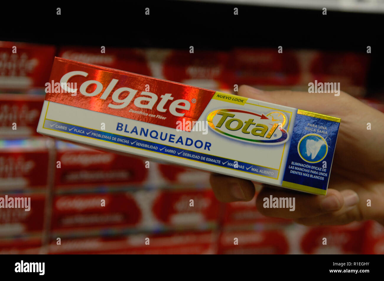 Colgate total hi-res stock photography and images - Alamy