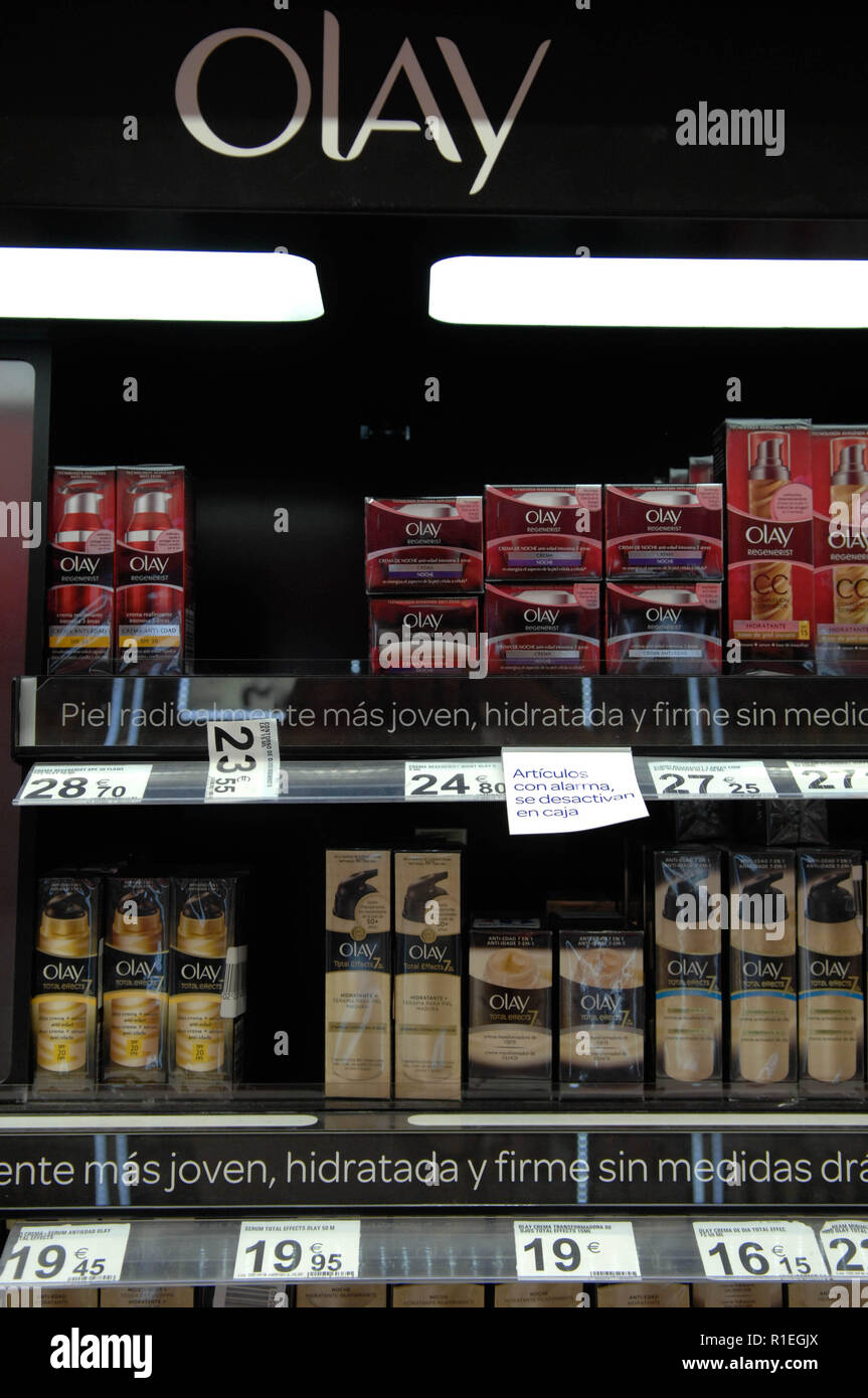 Olay cosmetics hi-res stock photography and images - Alamy