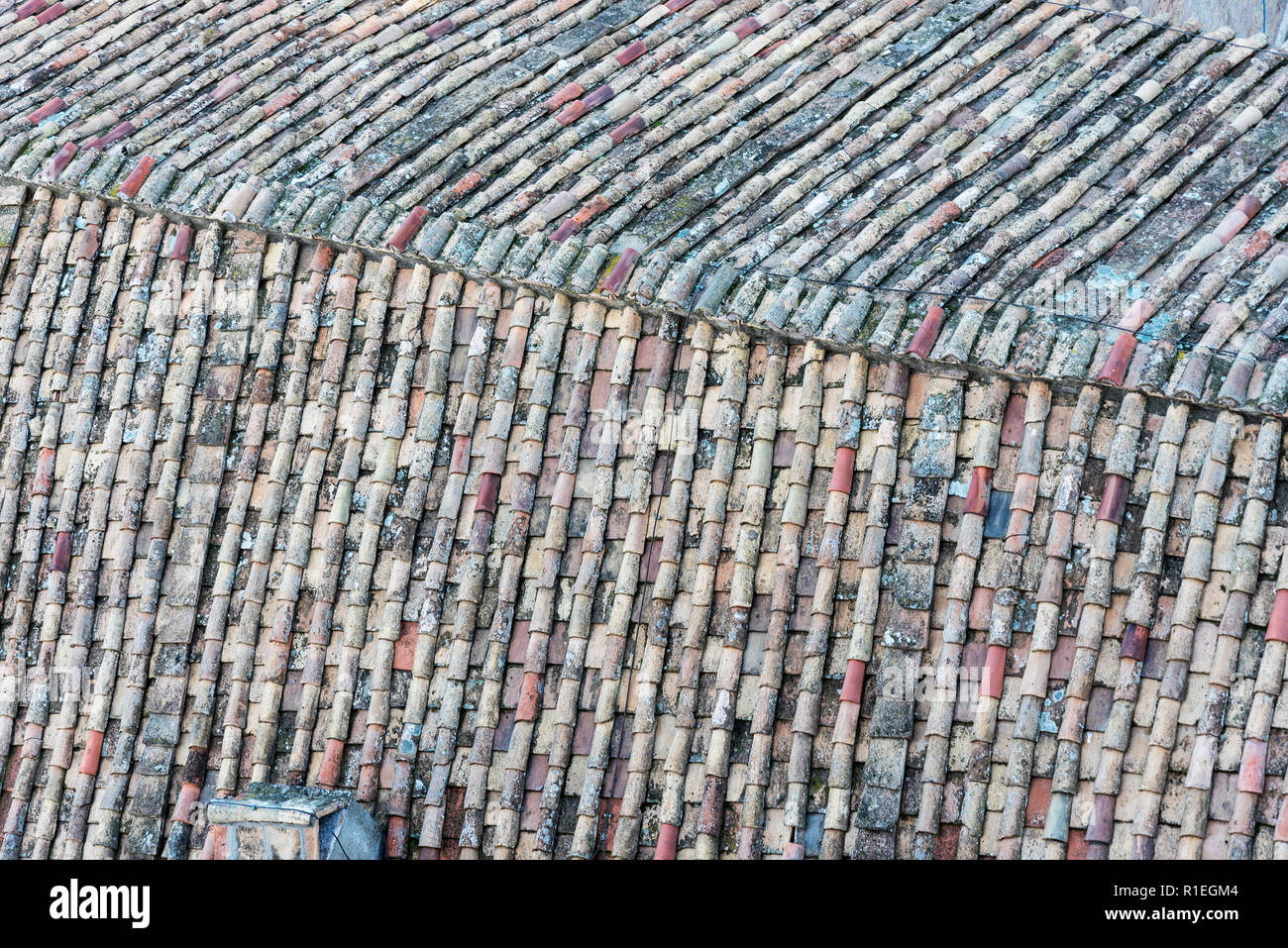 Roof shingles background and texture Stock Photo - Alamy