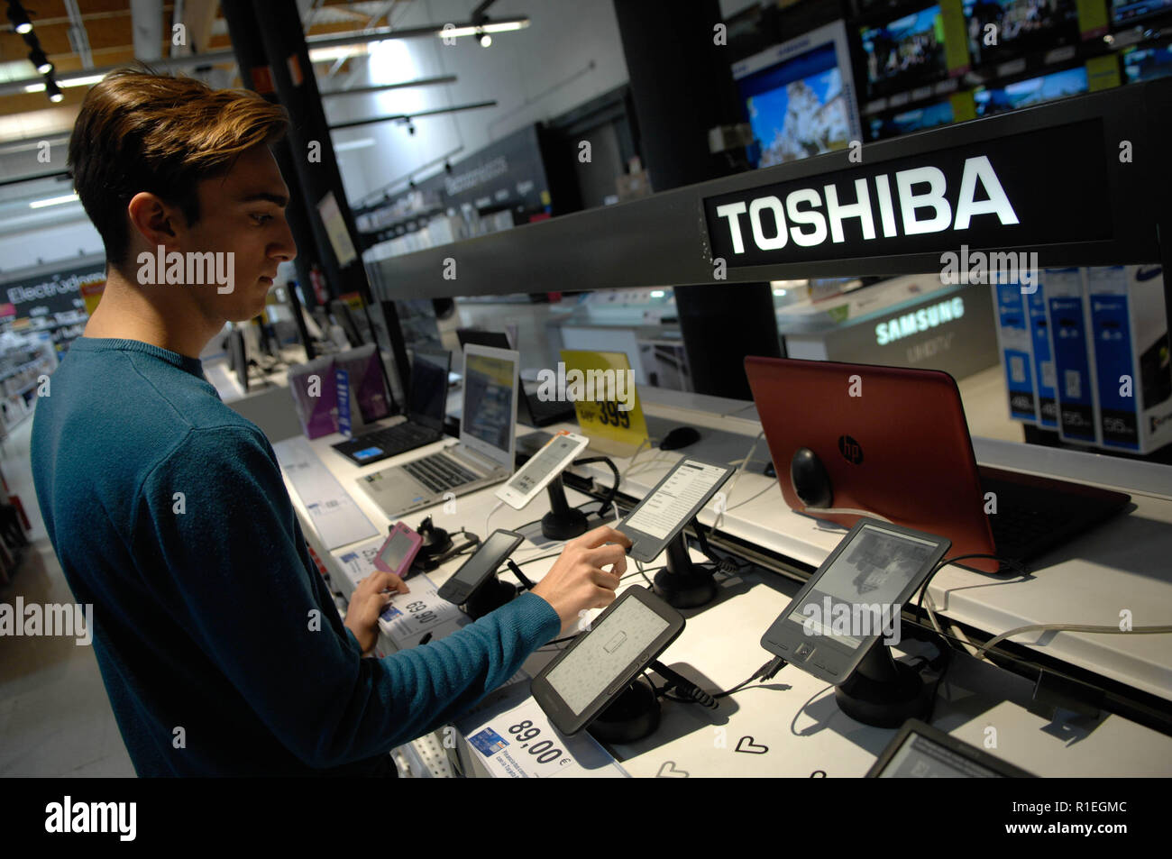 Japanese electronics retailer hi-res stock photography and images - Alamy