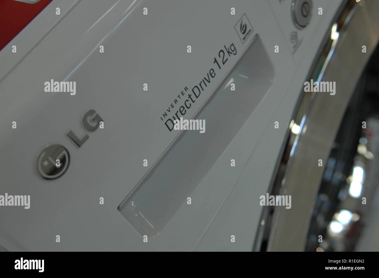 Lg washing machine hi-res stock photography and images - Alamy