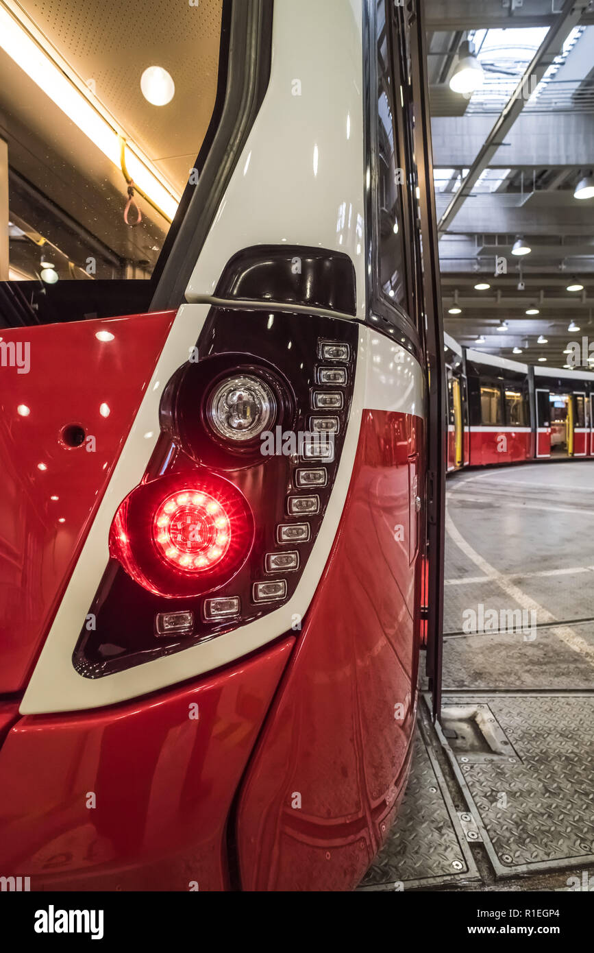 Wien, Präsentation der neuen Straßenbahn Bombardier Flexity - Vienna ...