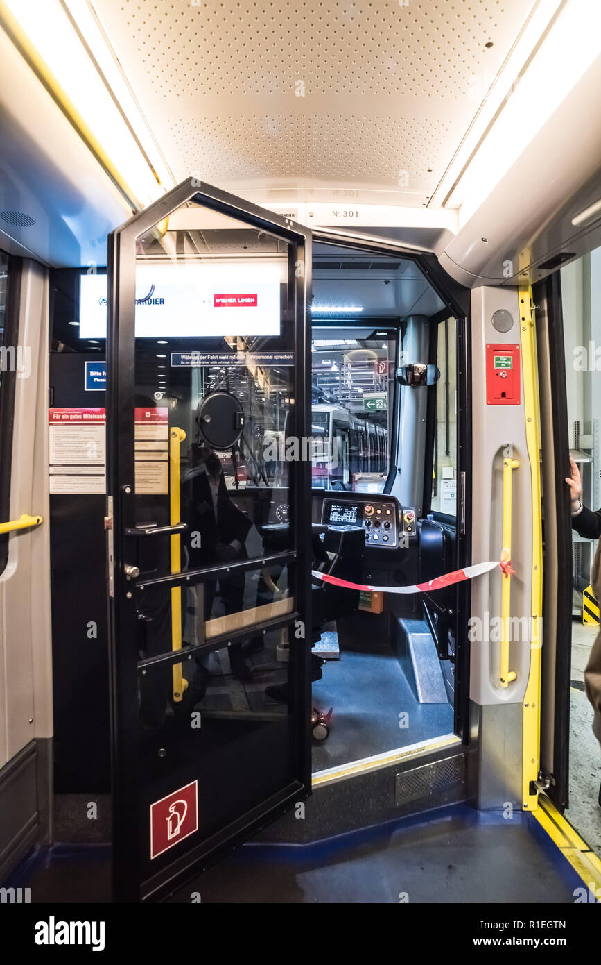 Wien, Präsentation der neuen Straßenbahn Bombardier Flexity - Vienna ...
