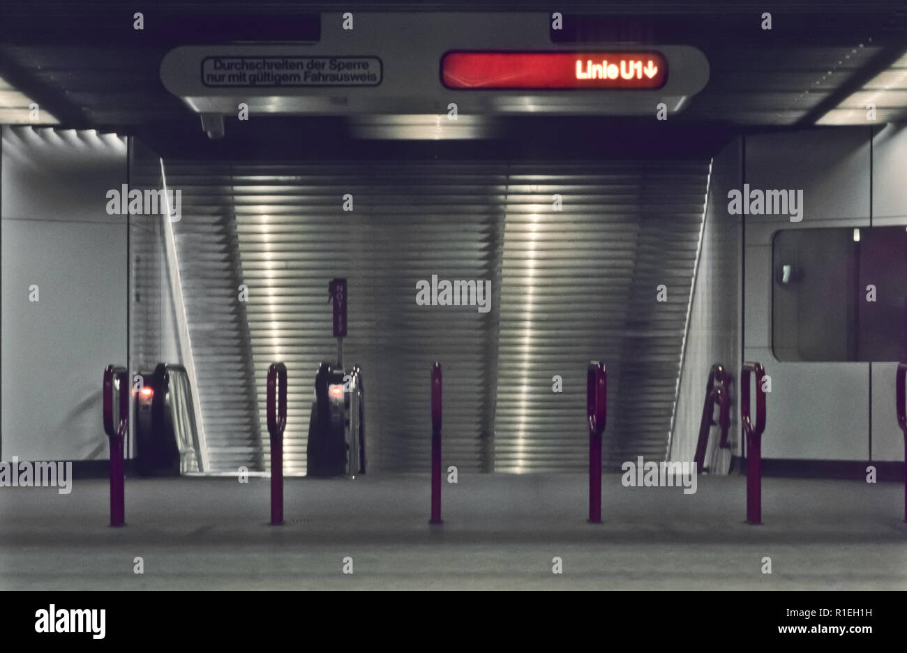 Wien, U-Bahn, Linie U1 - Vienna, Subway, Line U1 Stock Photo - Alamy