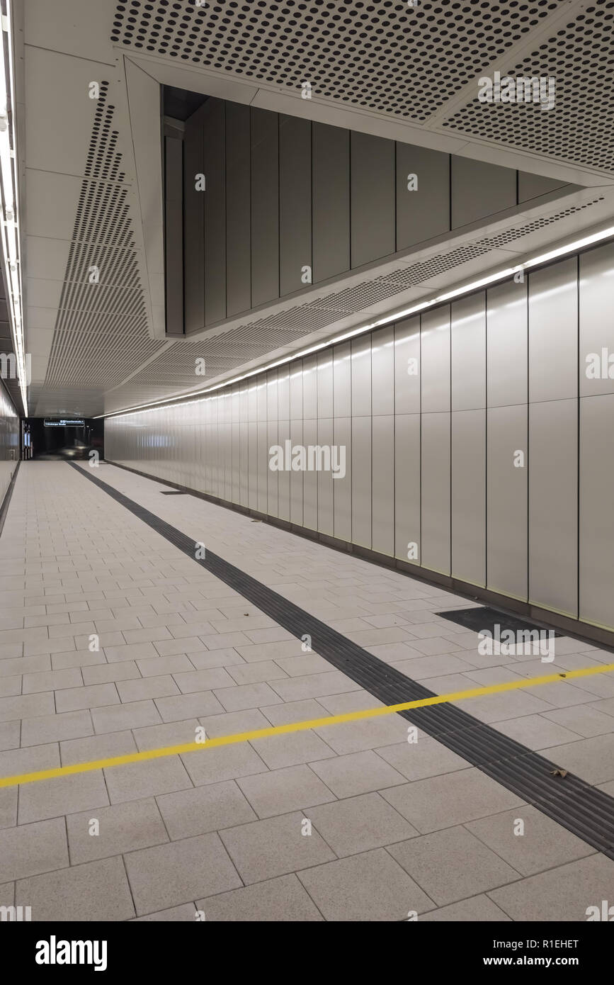 Wien, U-Bahn-Linie U1, Station Neulaa Stock Photo - Alamy
