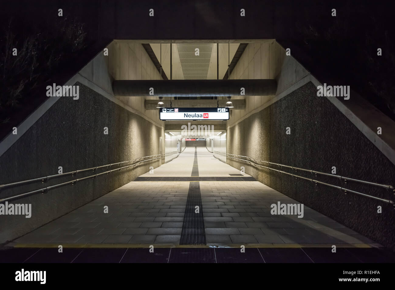 Wien, U-Bahn-Linie U1, Station Neulaa Stock Photo - Alamy