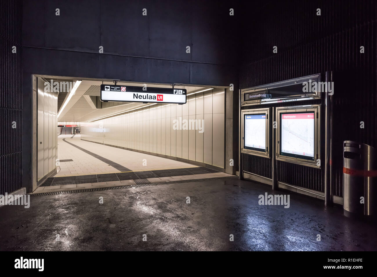 Wien, U-Bahn-Linie U1, Station Neulaa Stock Photo - Alamy