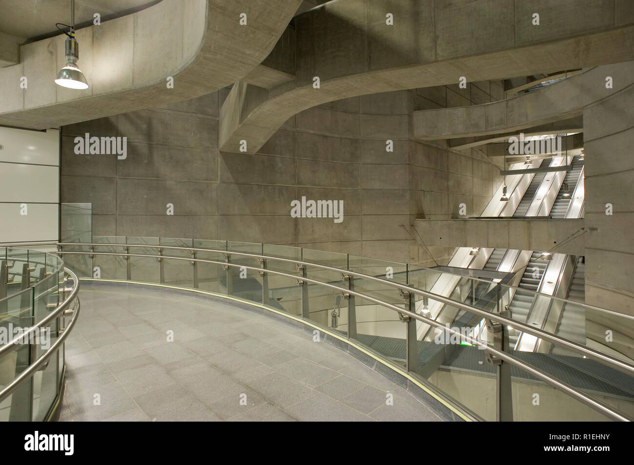 Wien, U-Bahnlinie U2, Station Schottenring, Architekt Gerhard Moßburger ...
