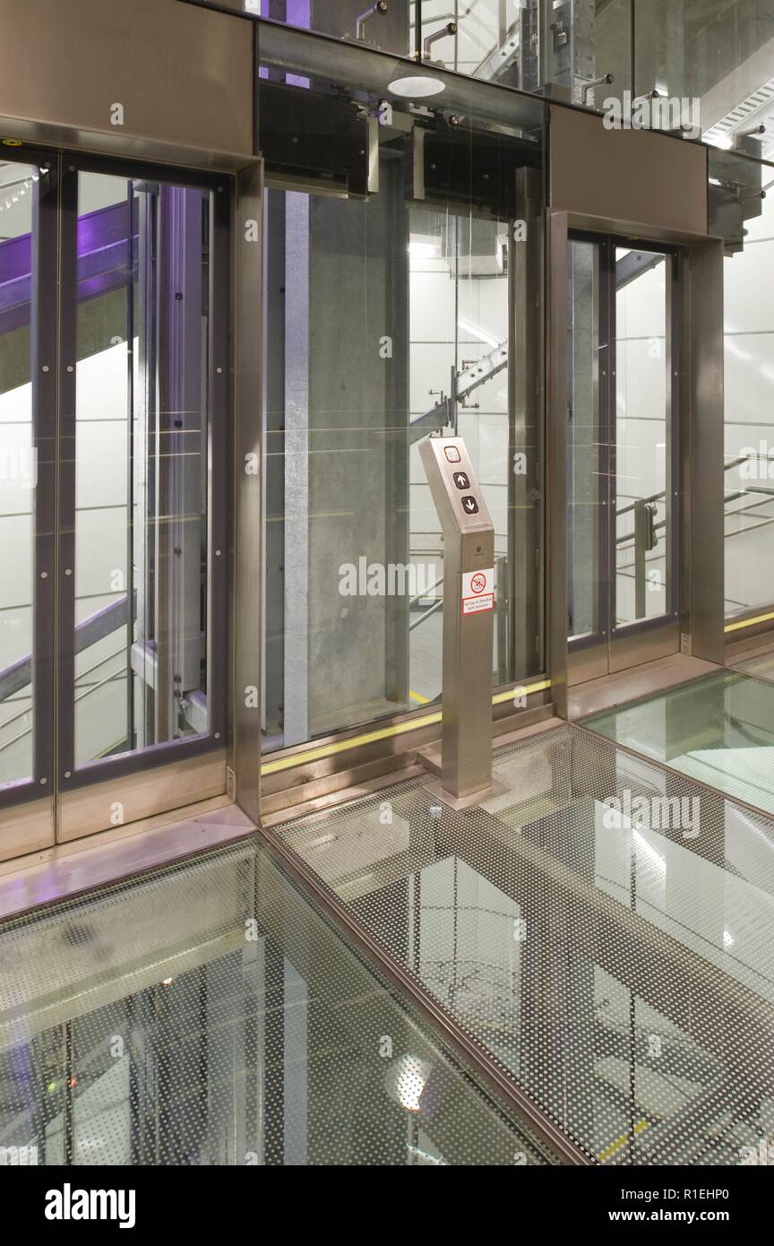 Wien, U-Bahnlinie U2, Station Schottenring, Architekt Gerhard Moßburger ...