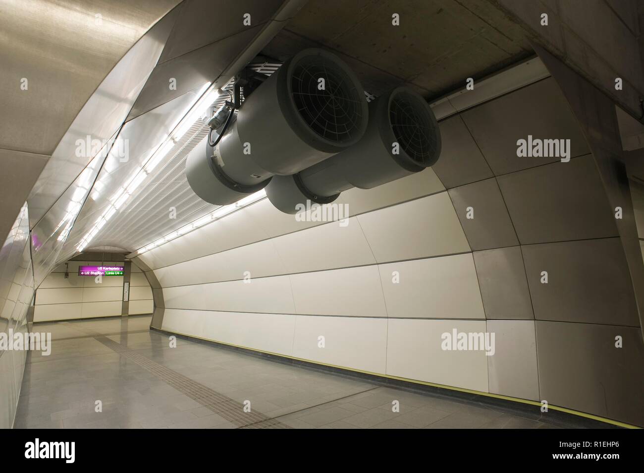 Wien, U-Bahnlinie U2, Station Schottenring, Architekt Gerhard Moßburger ...