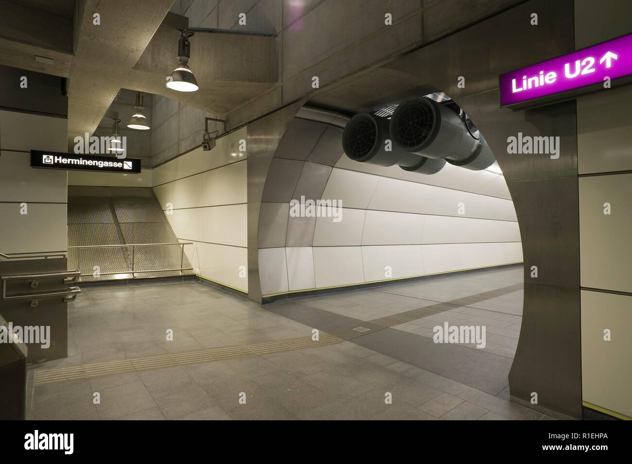 Wien, U-Bahnlinie U2, Station Schottenring, Architekt Gerhard Moßburger ...