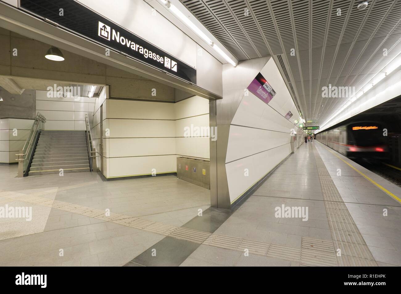Wien, U-Bahnlinie U2, Station Taborstraße, Architekt Gerhard Moßburger ...