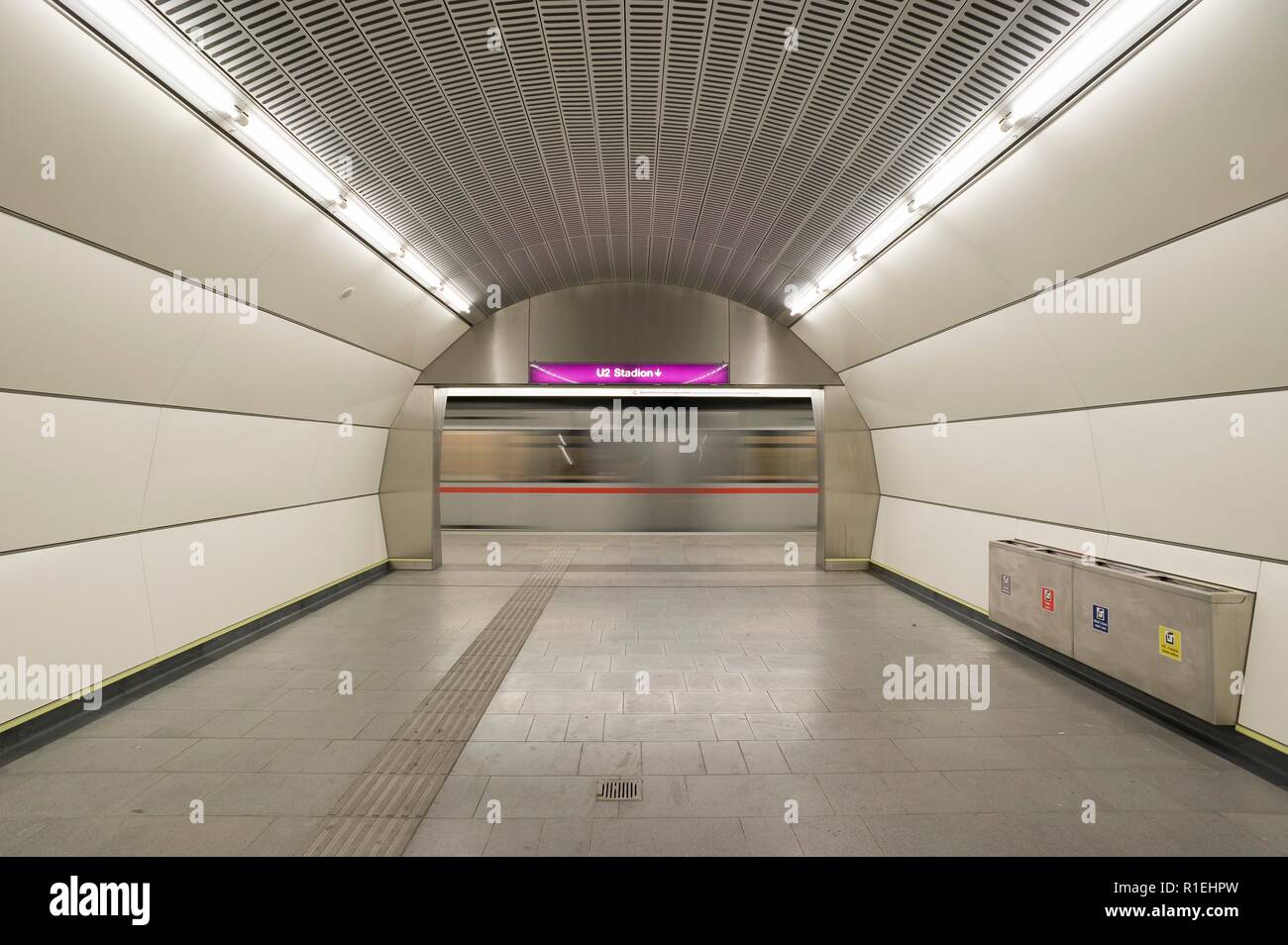 Wien, U-Bahnlinie U2, Station Taborstraße, Architekt Gerhard Moßburger ...