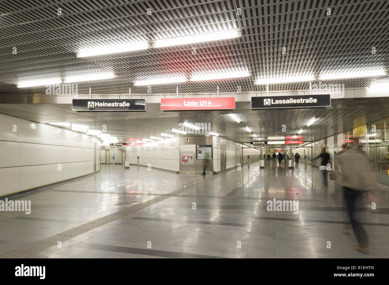 Wien, U-Bahn, U1 Praterstern - Vienna, U1 Underground Station ...