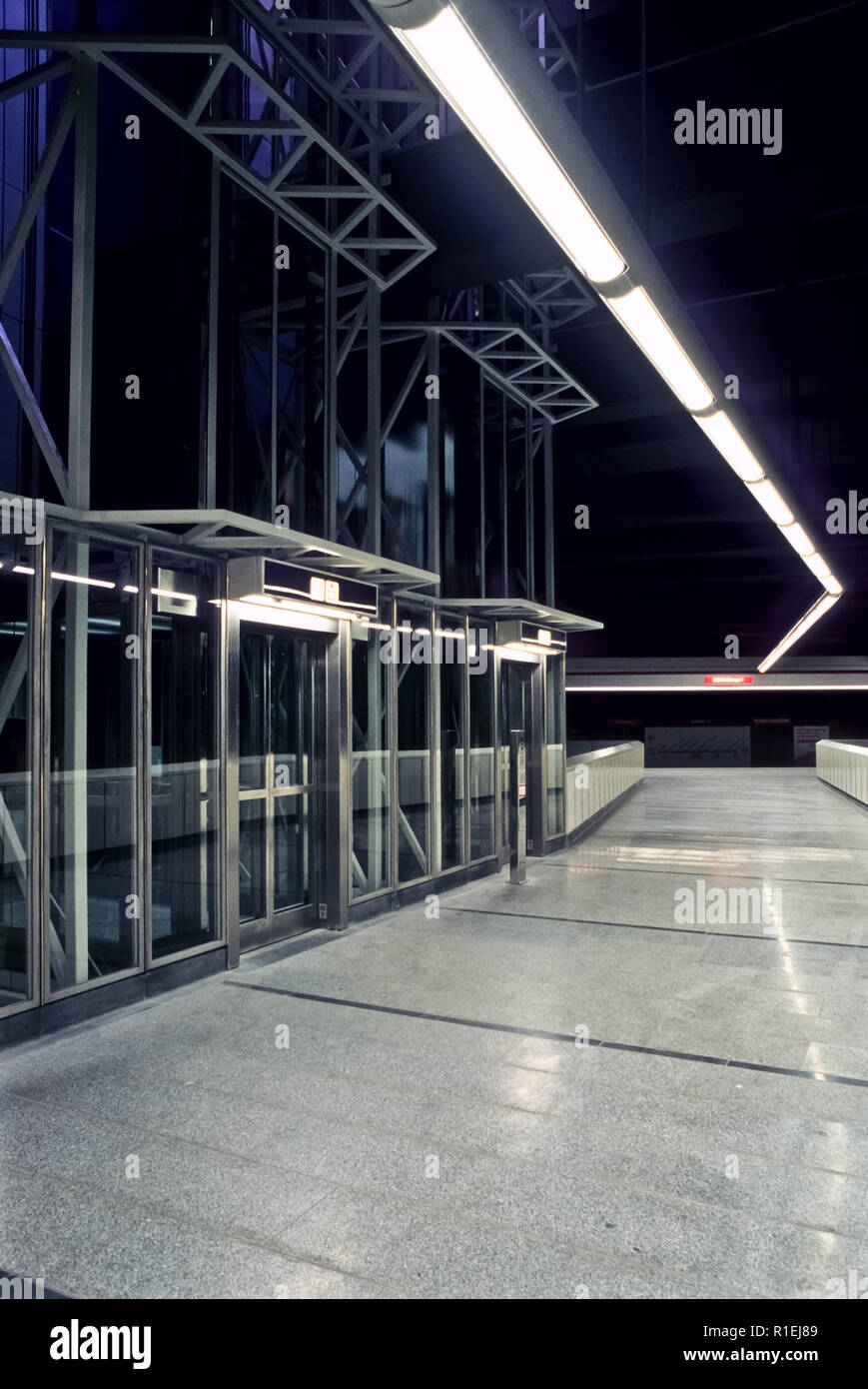Wien, U-Bahn, U3 Station Stubentor - Vienna, Subway, U3 Stubentor Stock ...