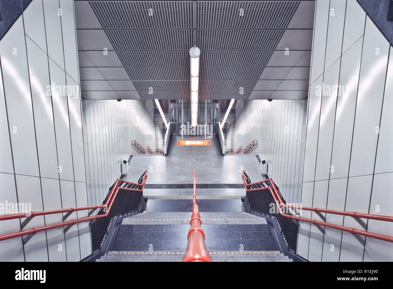 Wien, U-Bahn, U3-Station Johnstraße - Vienna, Subway Line U3 ...