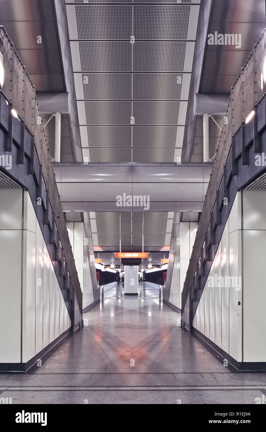 Wien, U-Bahn, U3-Station Johnstraße - Vienna, Subway Line U3 ...