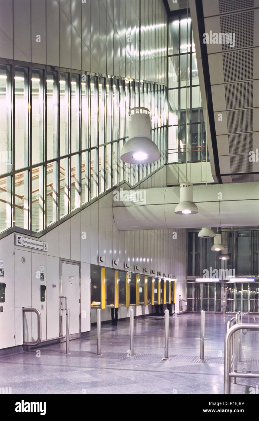 Wien, U-Bahn, U3 Station Westbahnhof - Vienna, Subway Line U3 ...