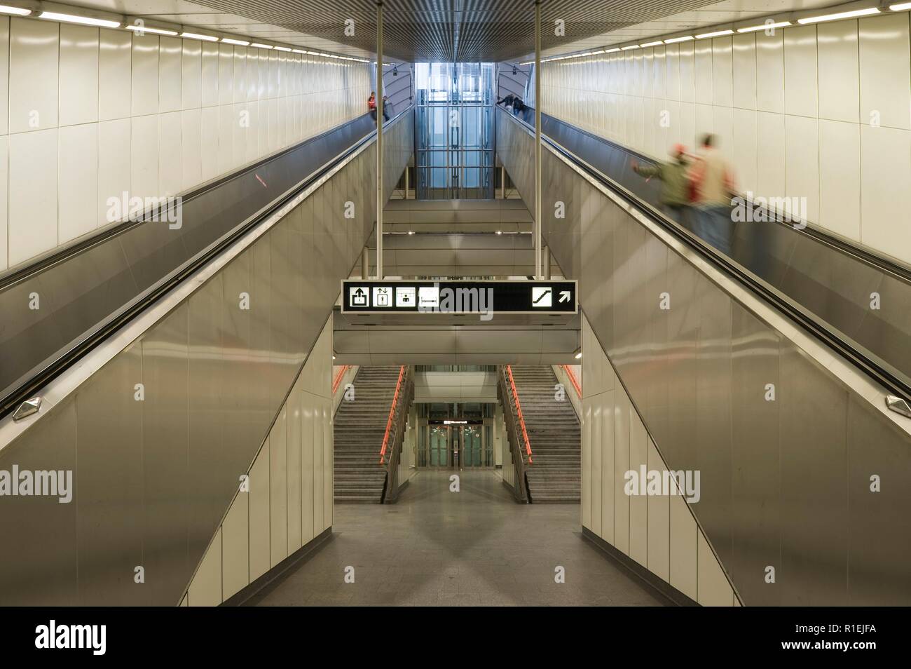 Wien, U-Bahnlinie U3, Station Johnstraße, Architektengruppe U-Bahn (AGU ...