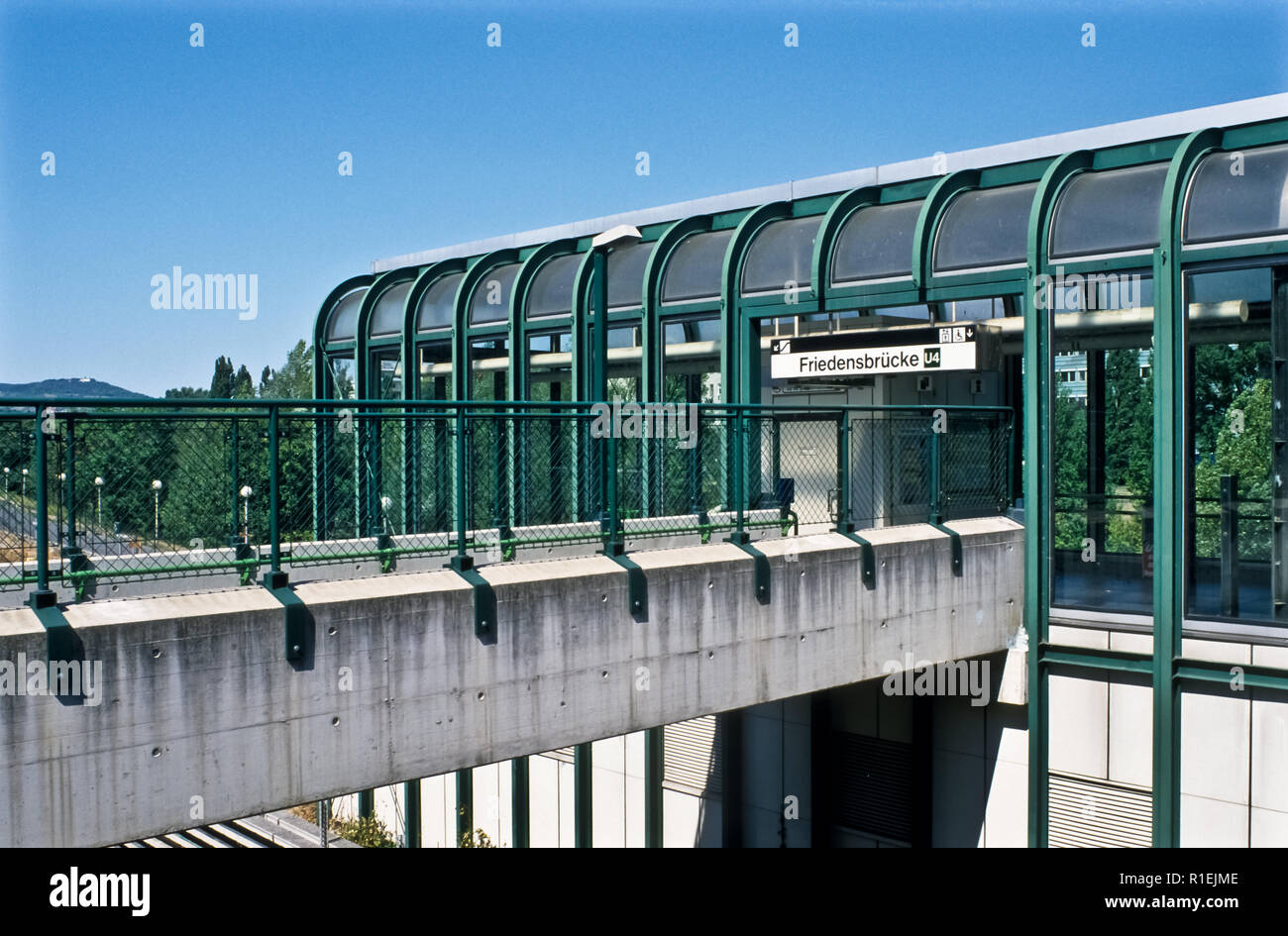 Wien, U-Bahn-Linie U4, Station Friedensbrücke - Vienna, Subway Line U4 ...