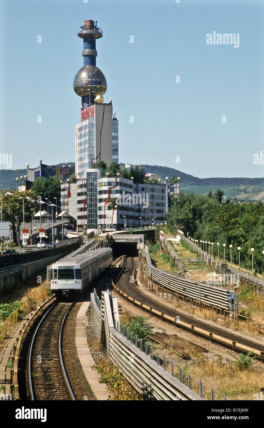 Wien, U-Bahn-Linie U4 vor Hundertwasser-Müllverbrennung - Vienna ...