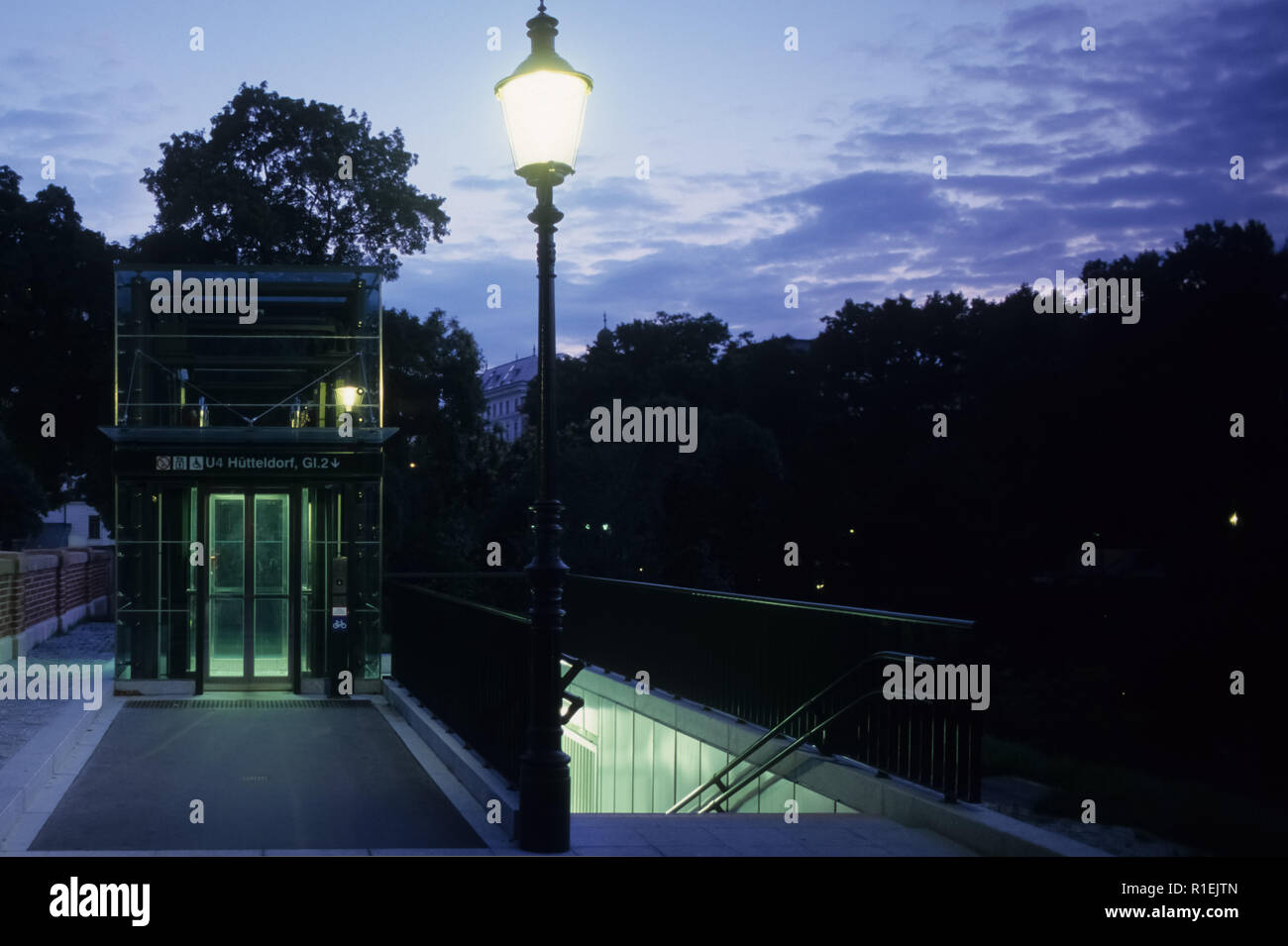 Wien, U-Bahn-Linie U4, Station Stadtpark - Vienna, Subway Line U4 ...