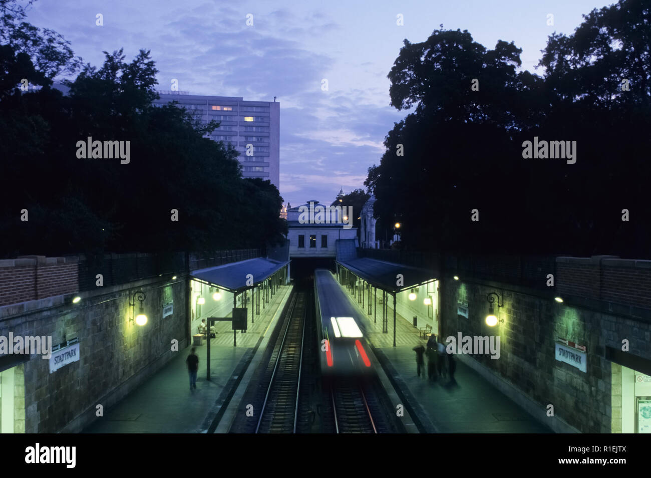 Wien, U-Bahn-Linie U4, Station Stadtpark - Vienna, Subway Line U4 ...