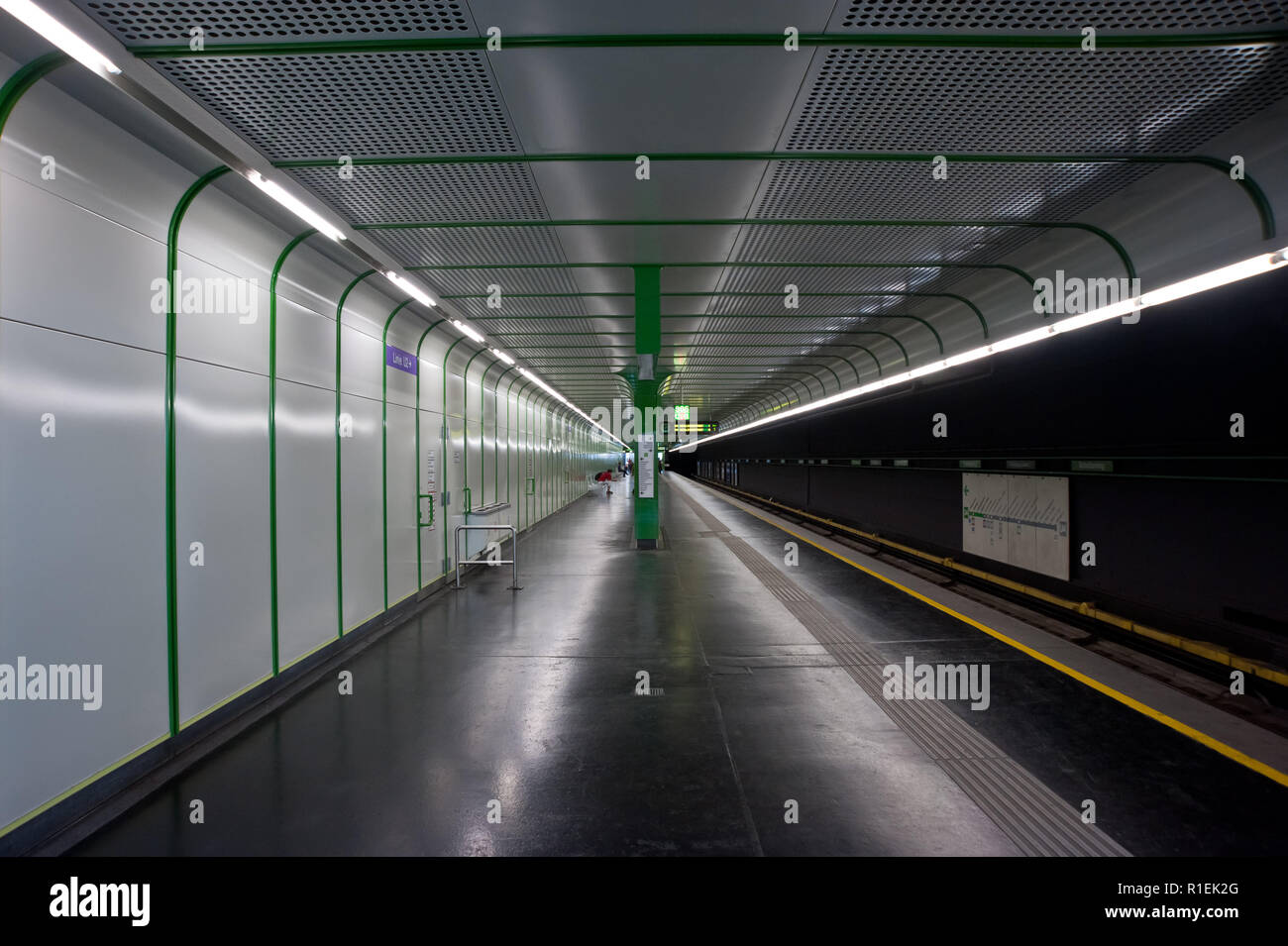 U bahn linie 2 u bahn station hi-res stock photography and images - Alamy
