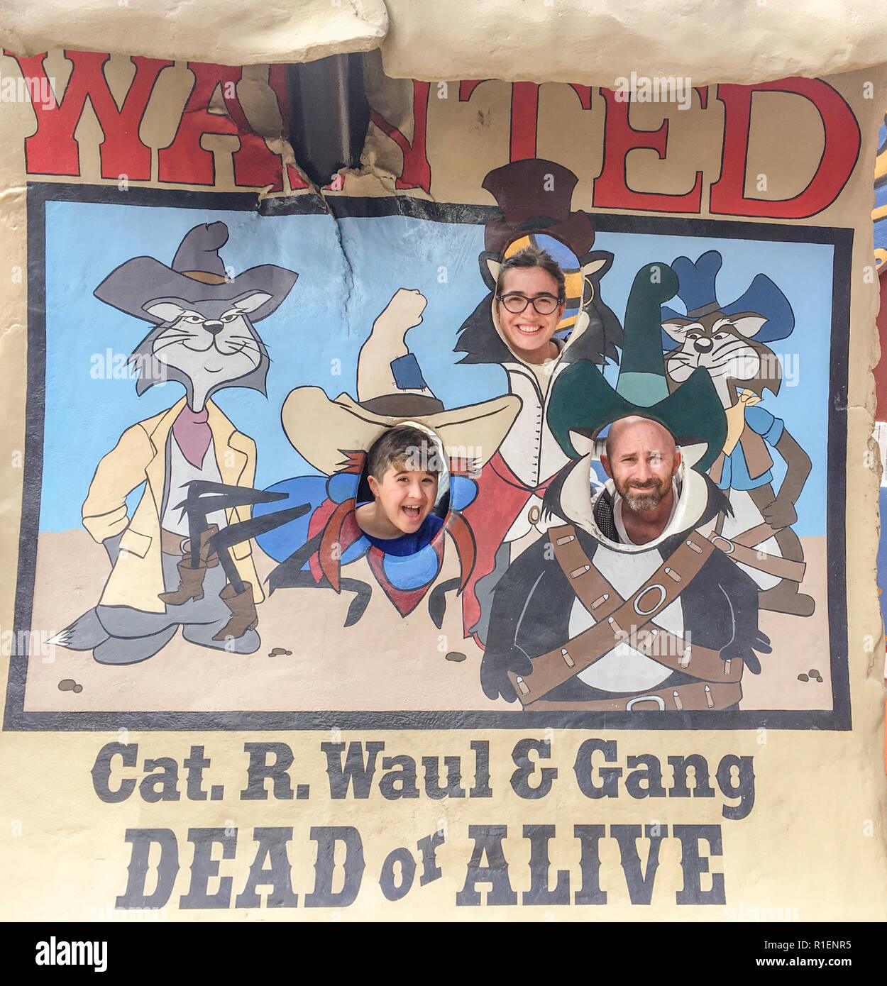 APRIL 25, 2018 - ORLANDO, FLORIDA: FAMILY HAVE THEIR PHOTO TAKEN IN A ...