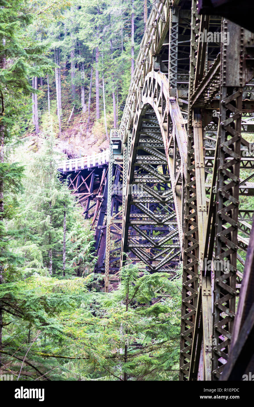 Rusty bridge hi-res stock photography and images - Alamy
