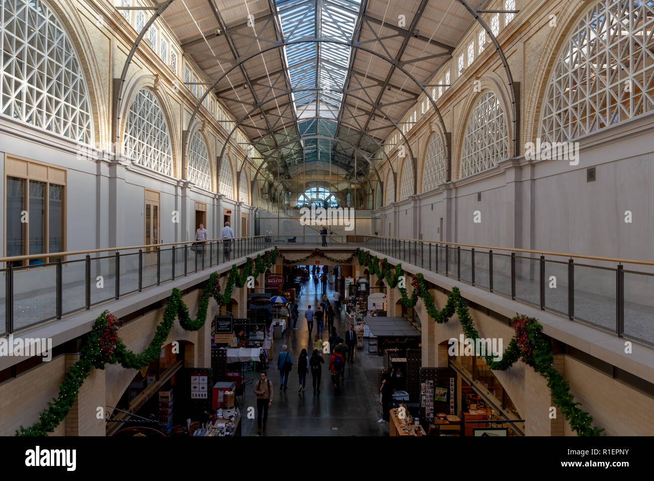 Ferry plaza farmers market hi-res stock photography and images - Alamy