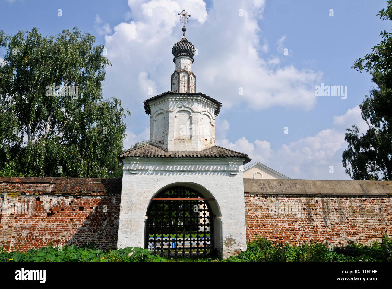 Rizopolozhensky ("Deposition of the Robe") monastery, Suzdal, Russia ...