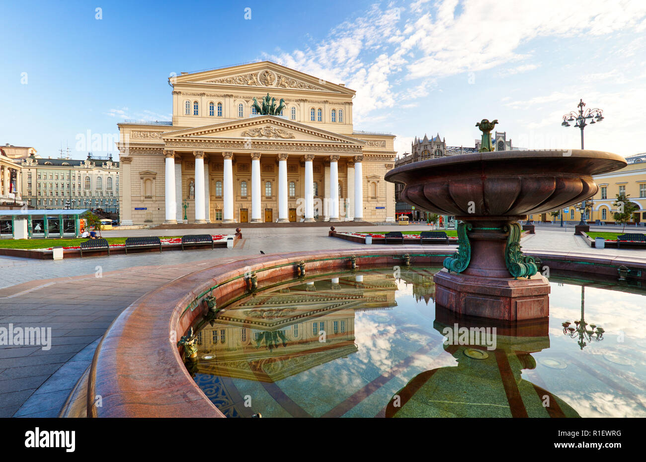 Theatre bolshoi quadriga hi-res stock photography and images - Alamy