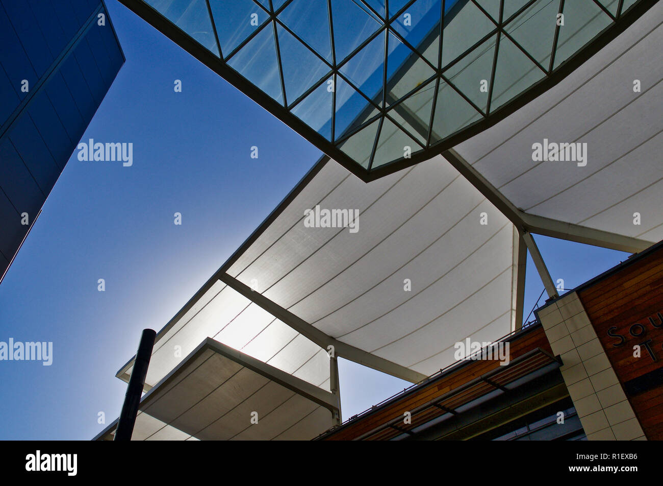 Abstract roof structure with sun shining through Stock Photo - Alamy