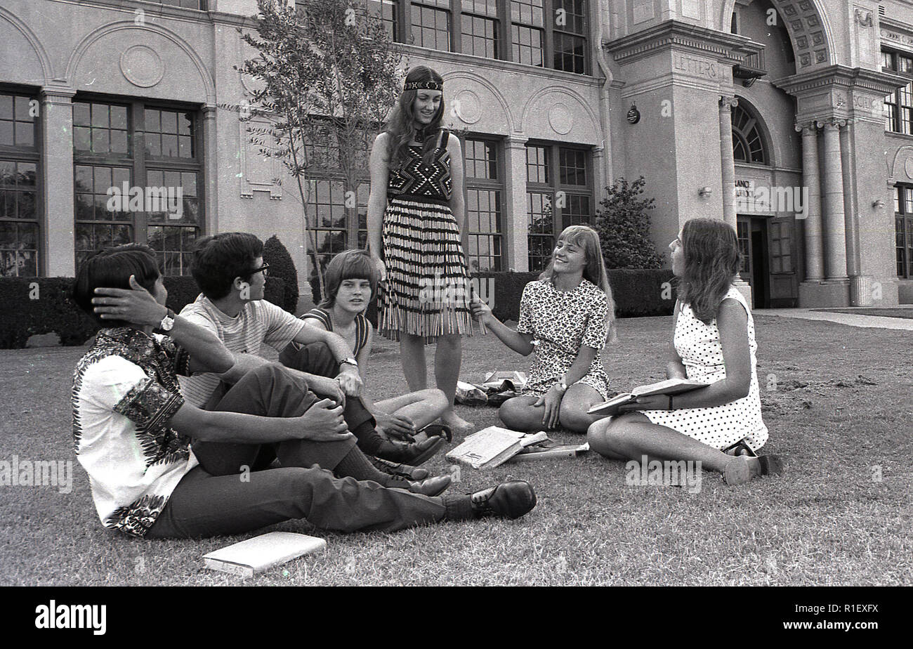 School 1970s hi-res stock photography and images - Alamy