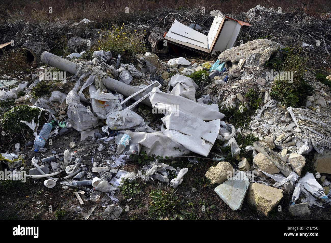 Uncontrolled dumping hi-res stock photography and images - Alamy
