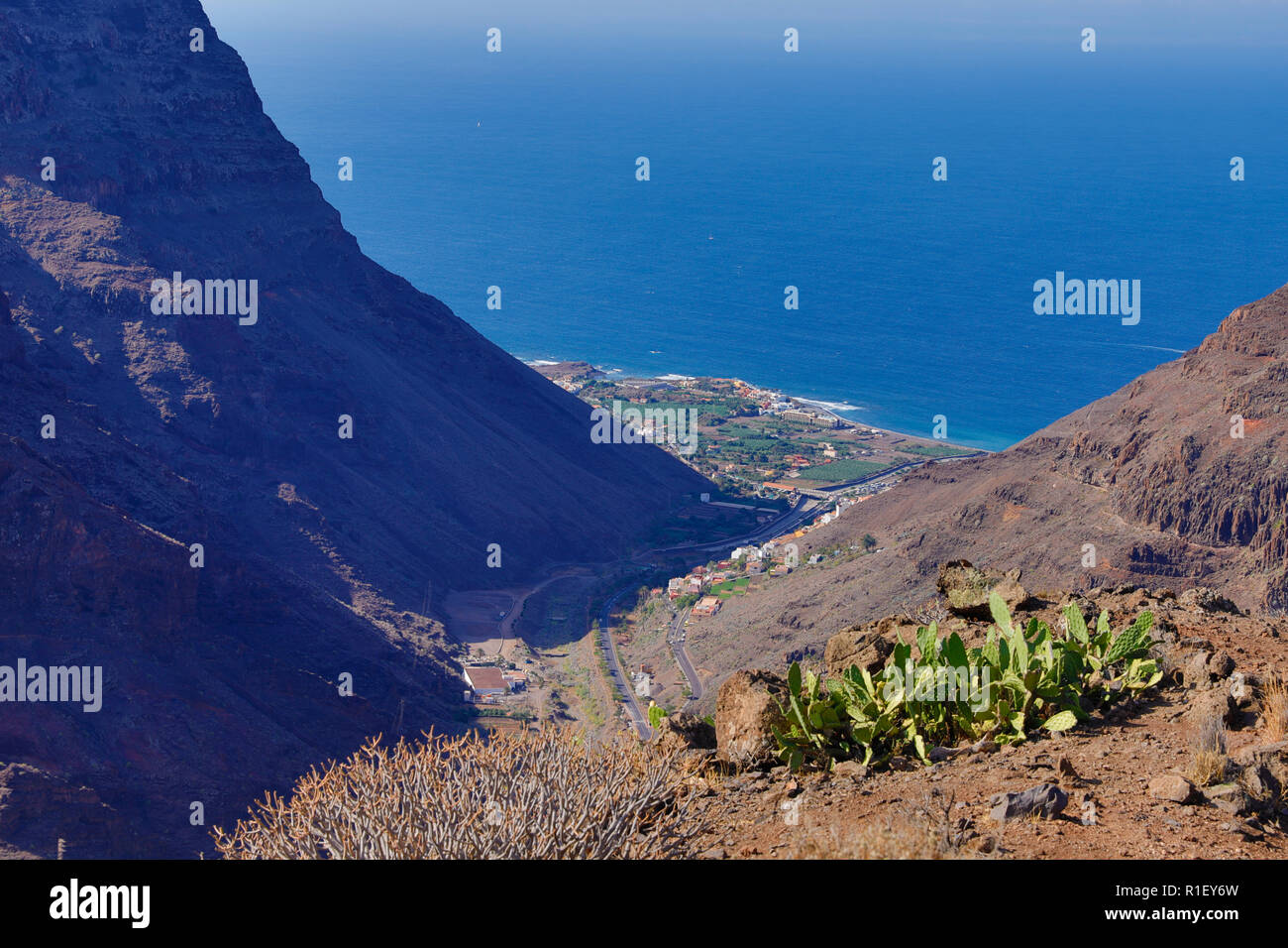 View into the valley of Valle Gran Rey Stock Photo - Alamy