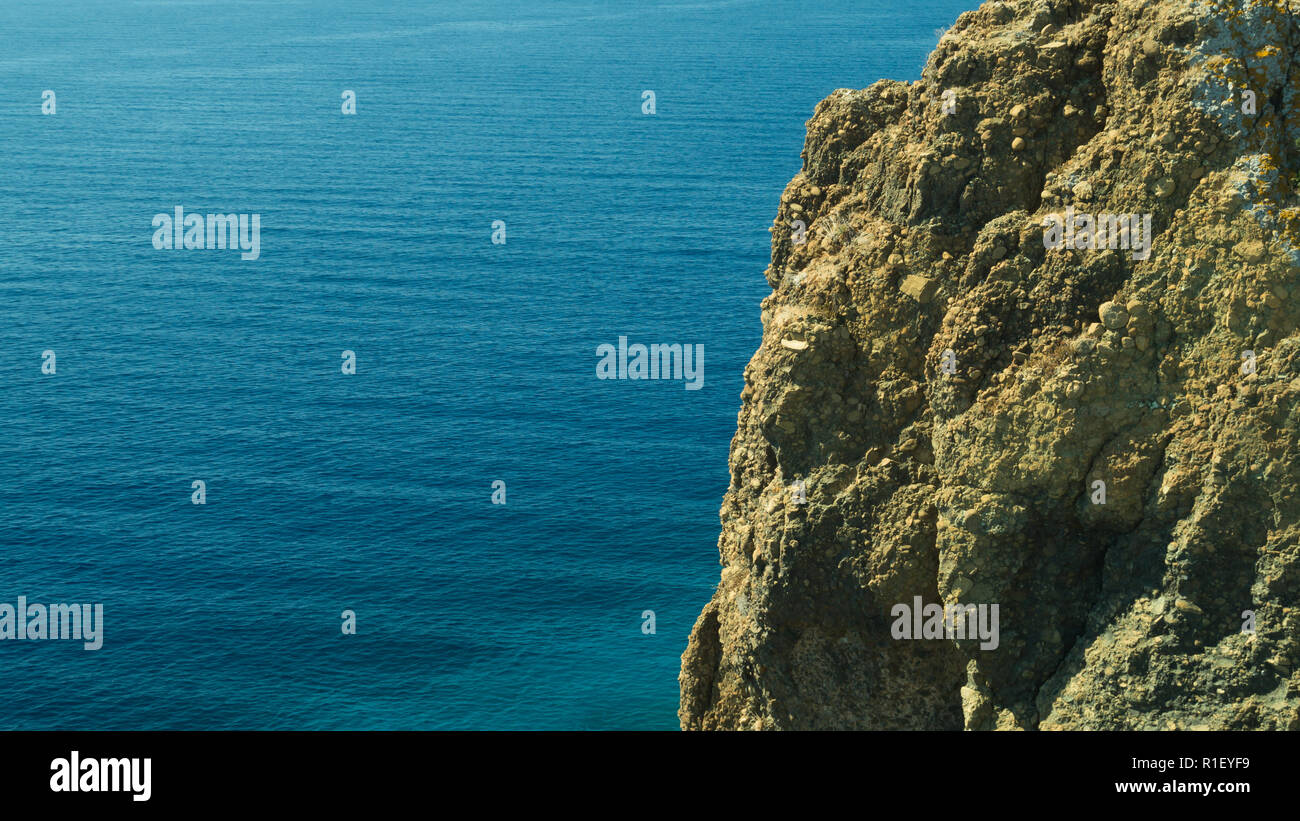 Cliff background hi-res stock photography and images - Alamy