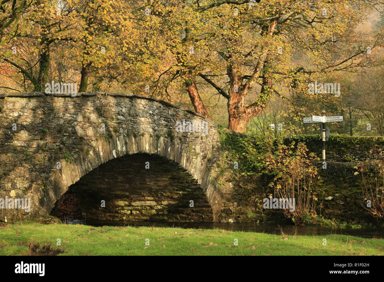 Pelter bridge over the river Rothay at Rydal in the Lake district ...