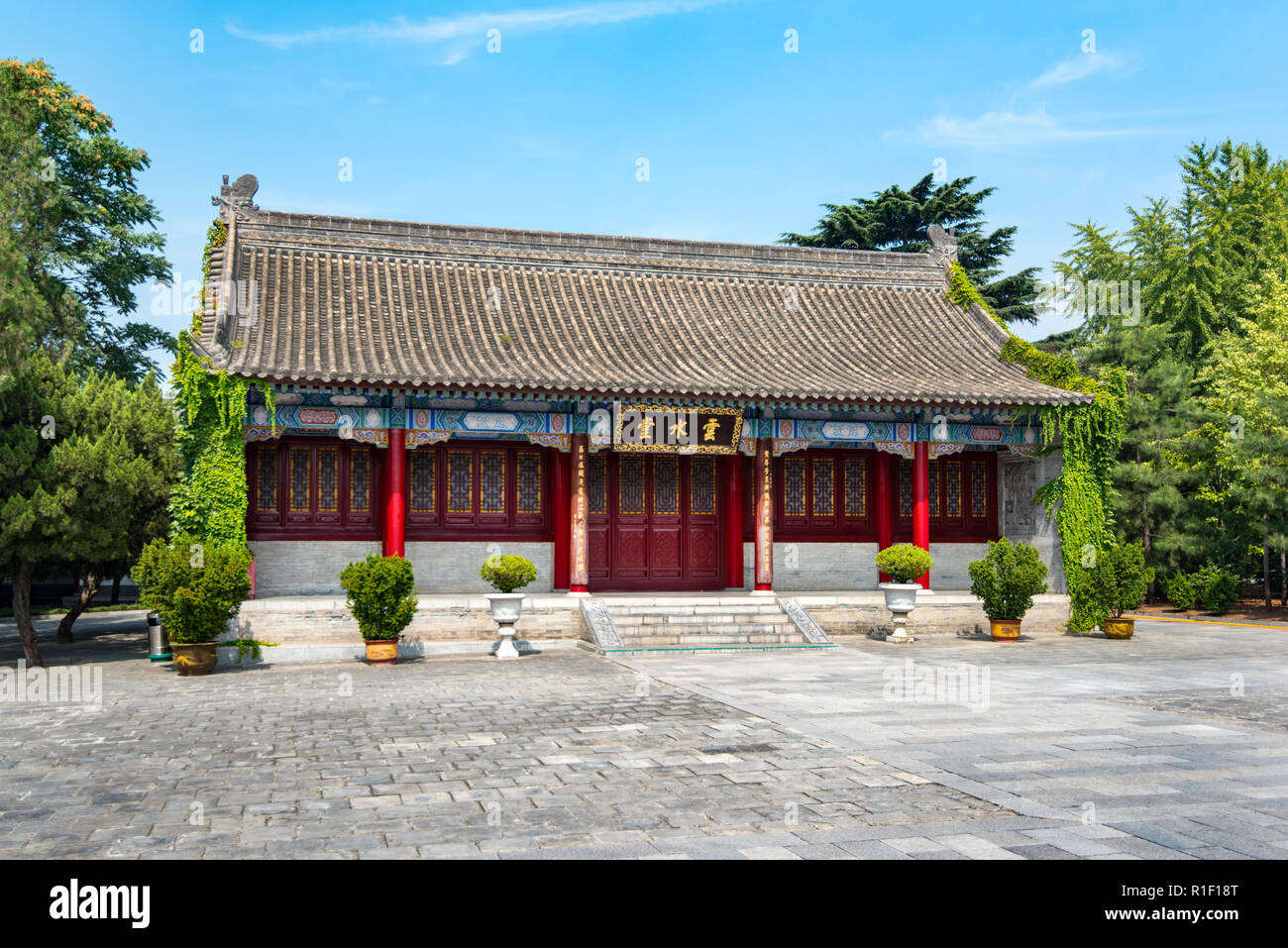 Xian temple hi-res stock photography and images - Alamy
