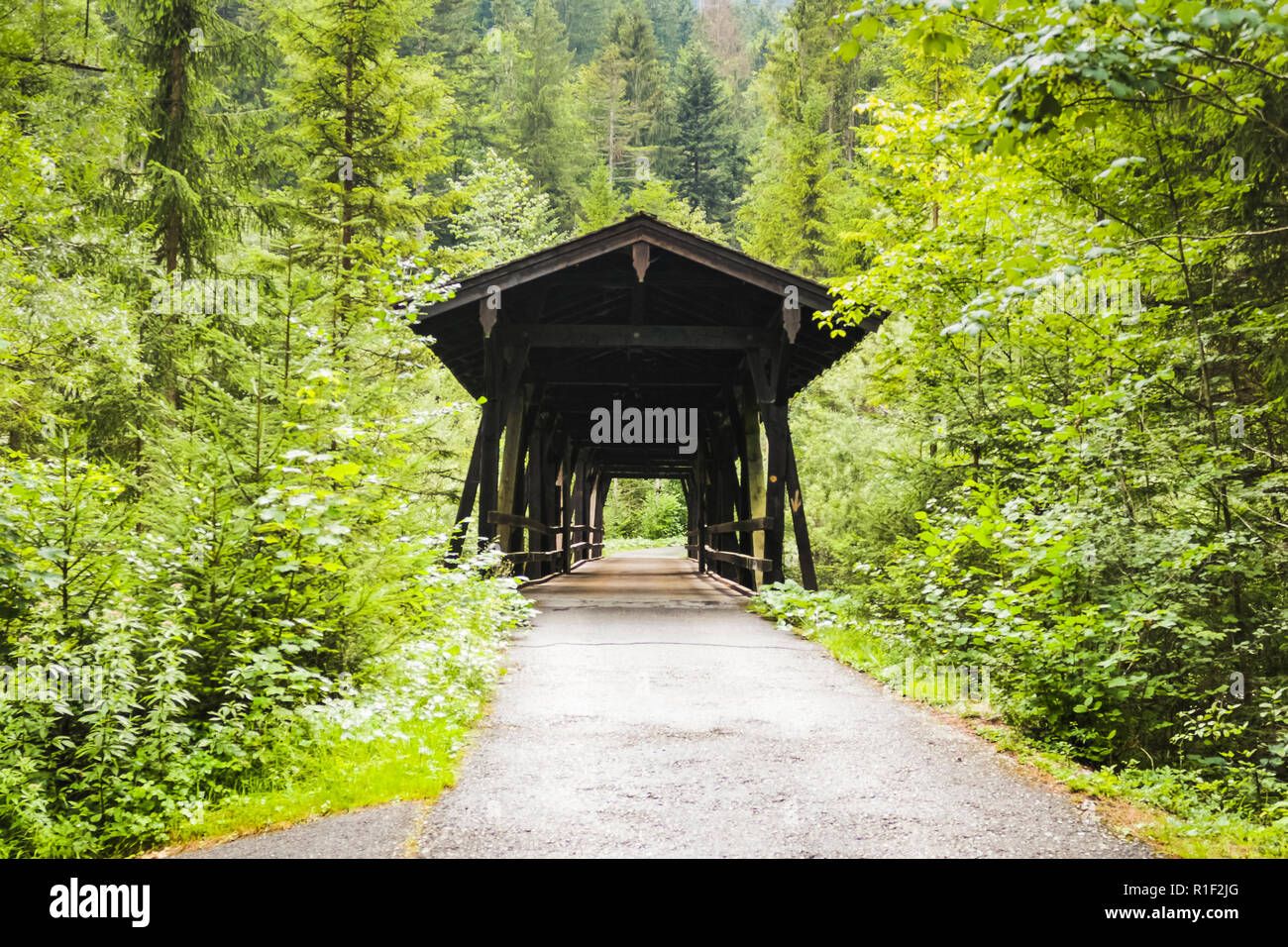 Rustic trusses hi-res stock photography and images - Alamy