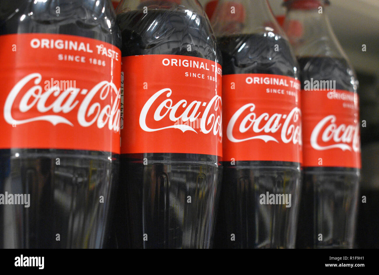 Shelf supermarket coke hi-res stock photography and images - Alamy