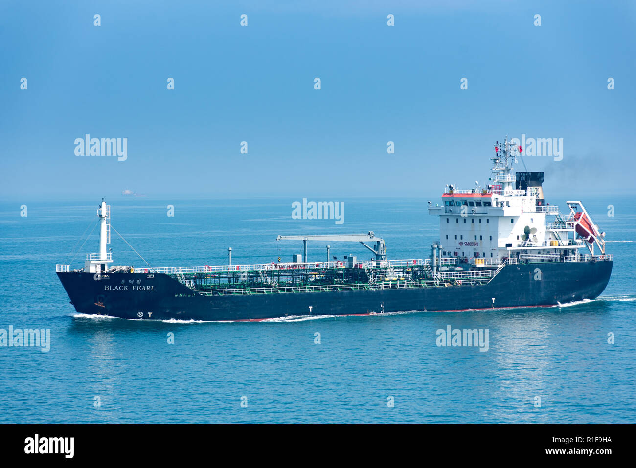 Bitumen tanker hi-res stock photography and images - Alamy