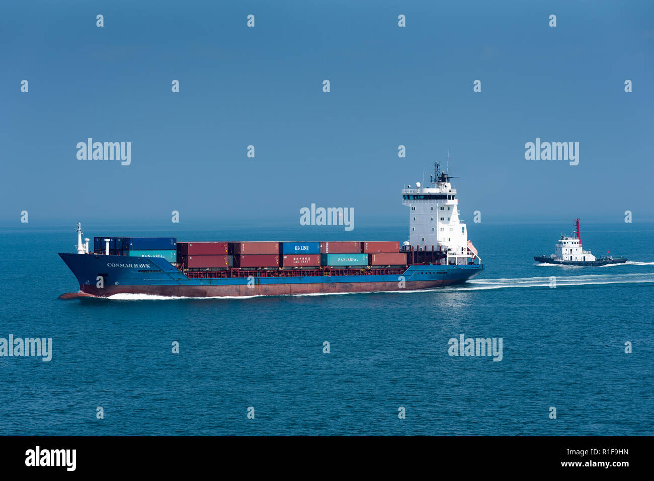 Ship approaching chinese port hi-res stock photography and images - Alamy