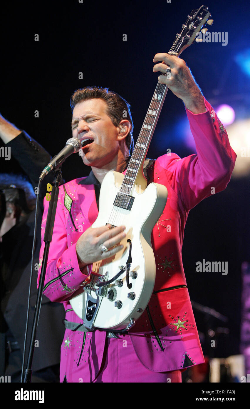 Chris isaac hi-res stock photography and images - Alamy